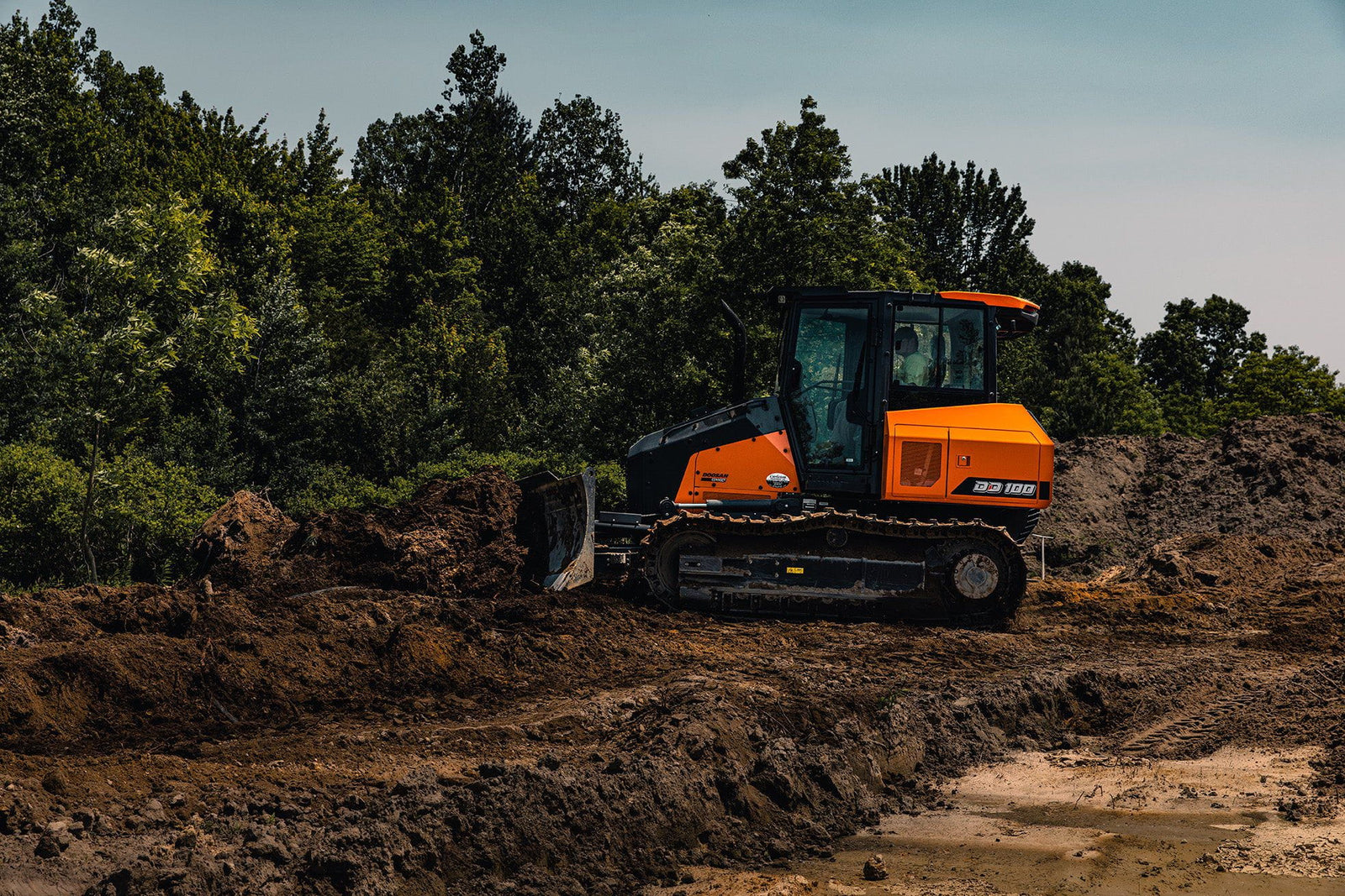 DD100 | Develon Dozer | CarletonEquipment.com