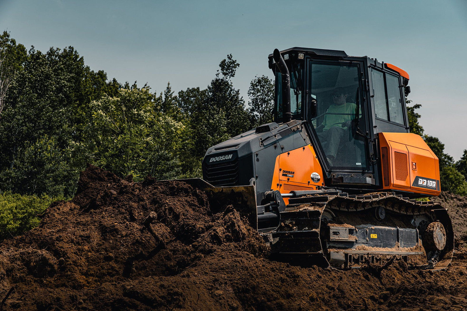 DD100 | Develon Dozer | CarletonEquipment.com