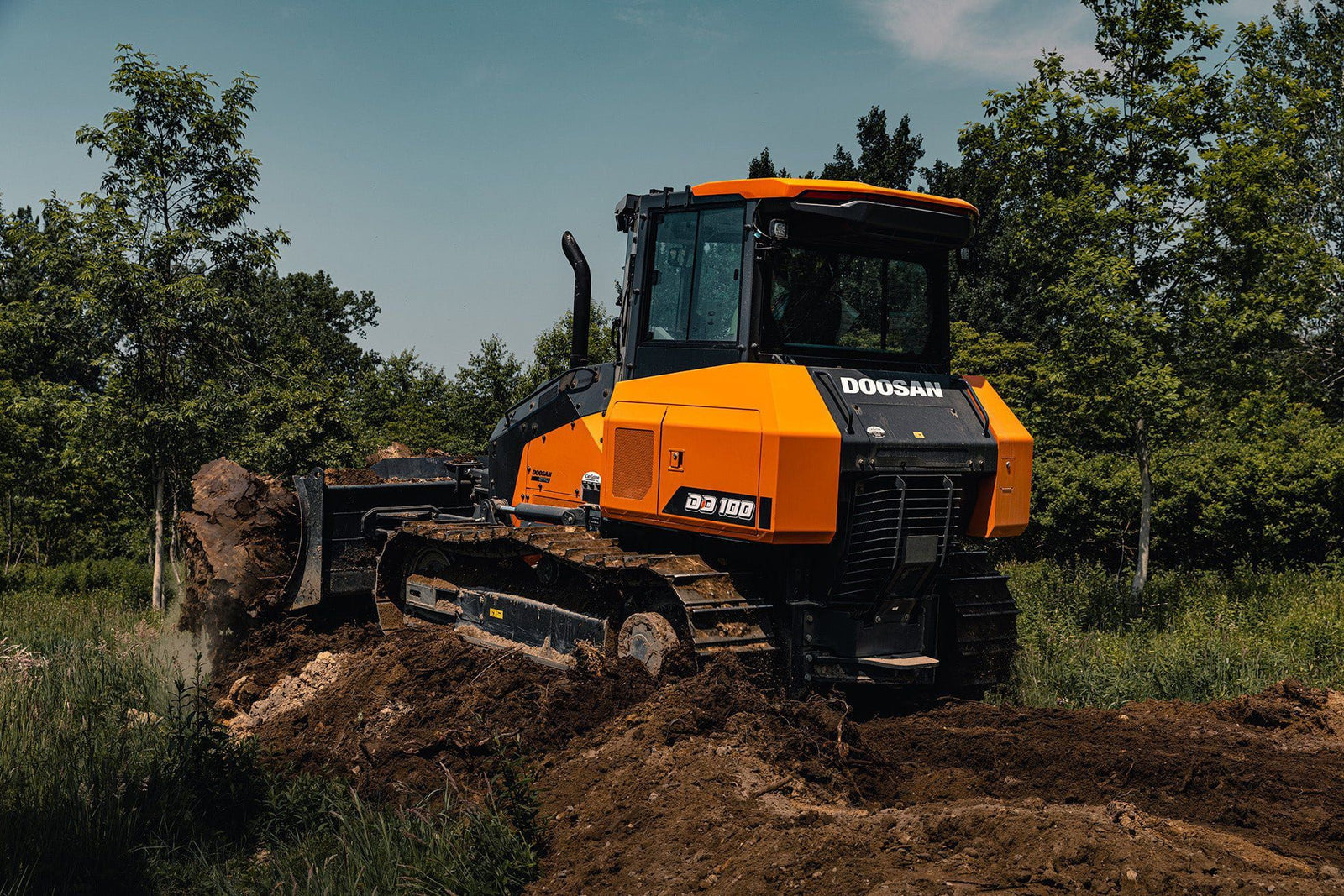 DD100 | Develon Dozer | CarletonEquipment.com